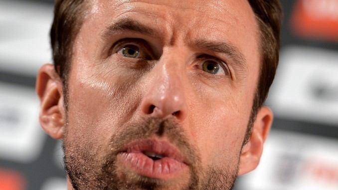 Inglaterra llama a Gibson para sustituir a Smalling | Minuto30