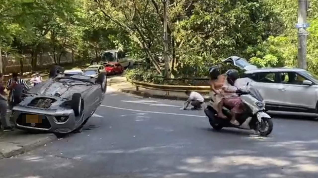 VIDEO. Terminó con las llantas arriba, carro se volcó en la loma de Los ...